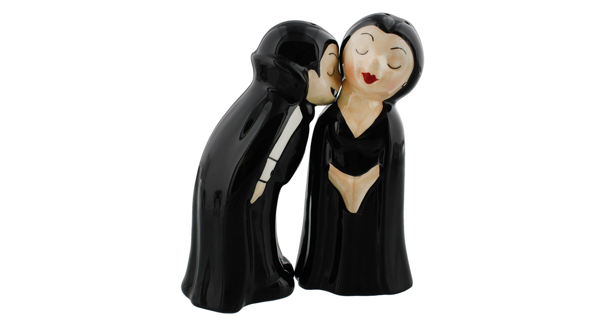 Vampire Couple Salt and Pepper Shakers | drunkMall